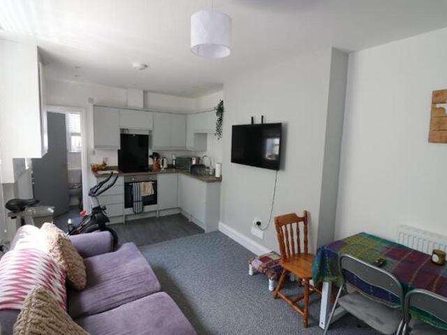 2 Bedroom Apartment Plymouth Devon 100466739