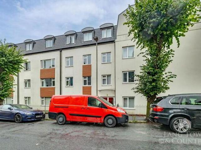 2 Bedroom Apartment Plymouth Devon 100684963