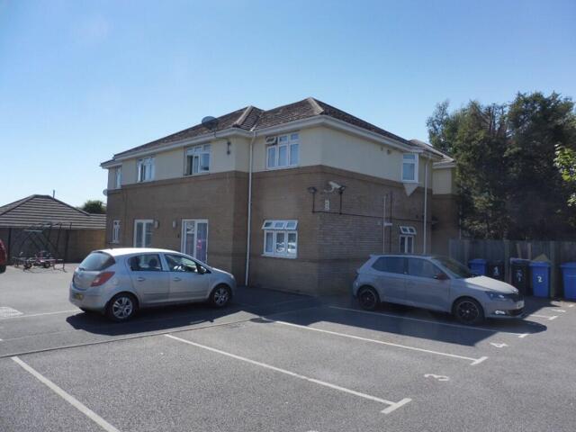 2 Bedroom Apartment Poole Poole 100685270
