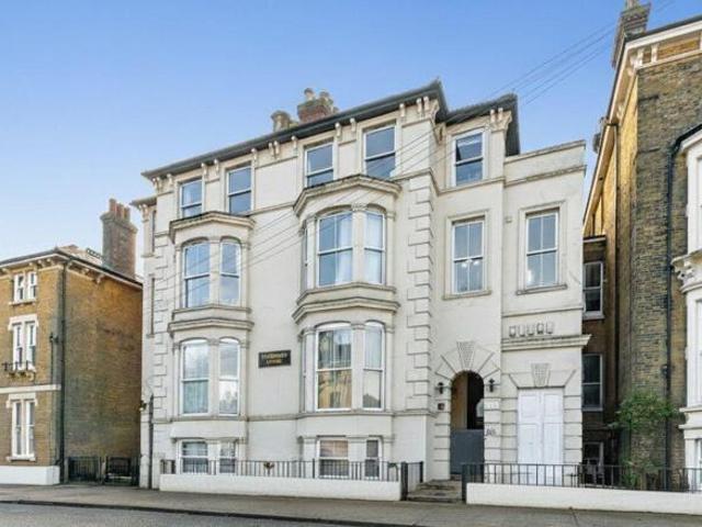 2 Bedroom Apartment Portsmouth Hampshire LS99523922