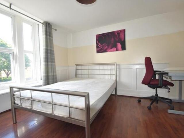 2 Bedroom Apartment Portsmouth Hampshire 101757875