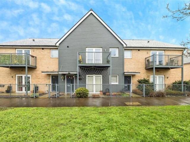 2 Bedroom Apartment Rainham Greater London LS99773836