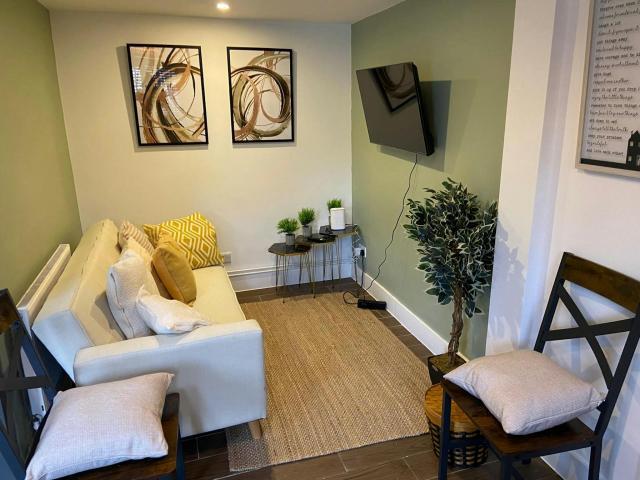 2 Bedroom Apartment Reading Reading 83295947