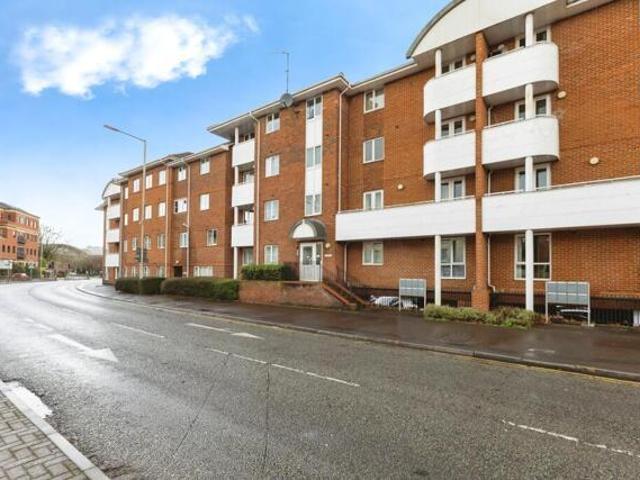 2 Bedroom Apartment Reading Reading LS100057976