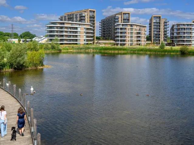 2 Bedroom Apartment Reading Reading LS102596746