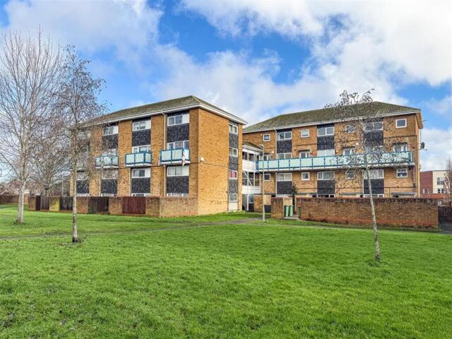 2 Bedroom Apartment Redlands Lane Redlands Lane 99290598