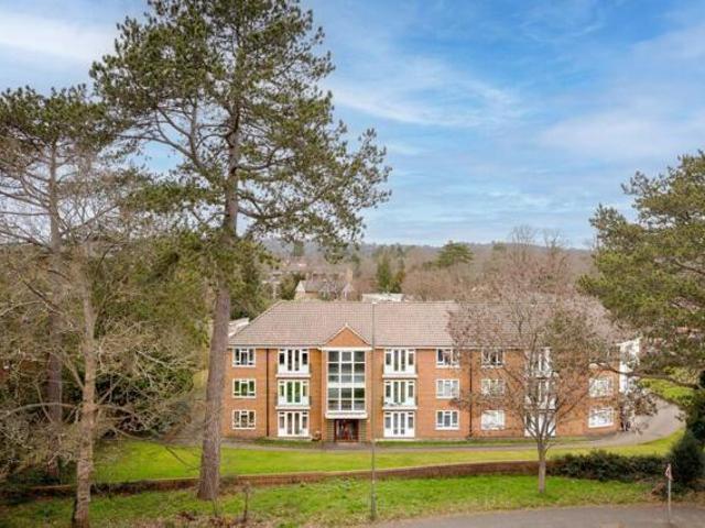 2 Bedroom Apartment Reigate Surrey 101231636