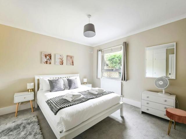 2 Bedroom Apartment Richmond Richmond 103119905