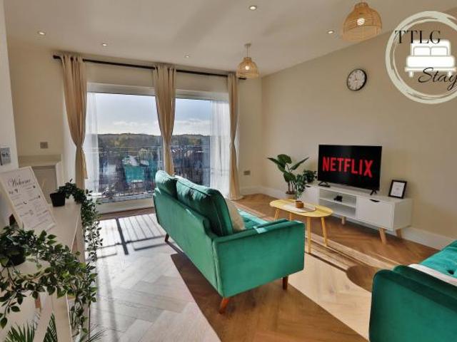 2 Bedroom Apartment Rickmansworth Rickmansworth LS71115285