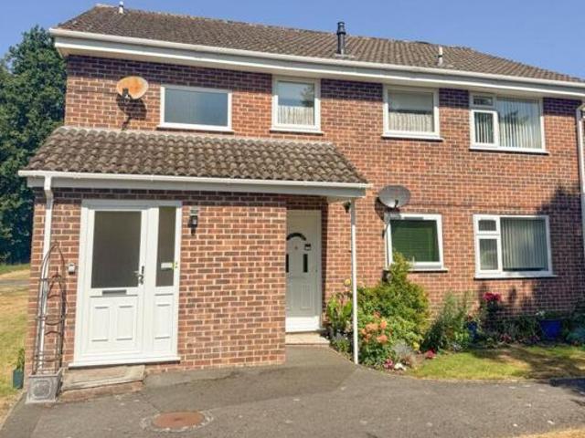 2 Bedroom Apartment Ringwood Hampshire LS101677885