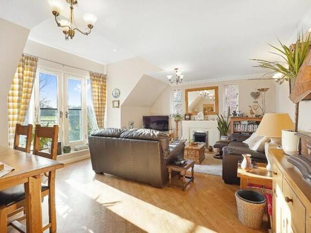 2 Bedroom Apartment Romford Greater London 100132176