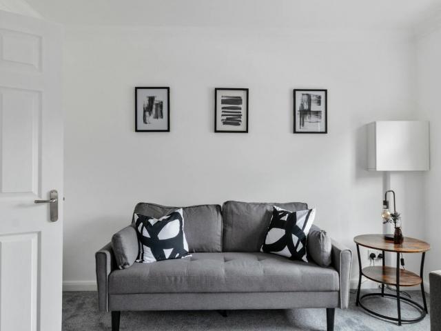 2 Bedroom Apartment St Albans St Albans 87394197