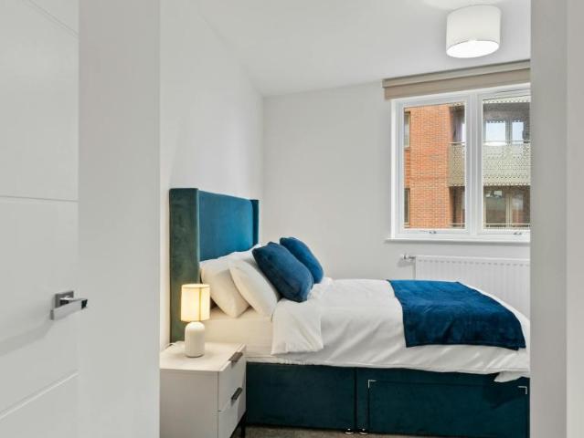 2 Bedroom Apartment Staines Staines LS100231421