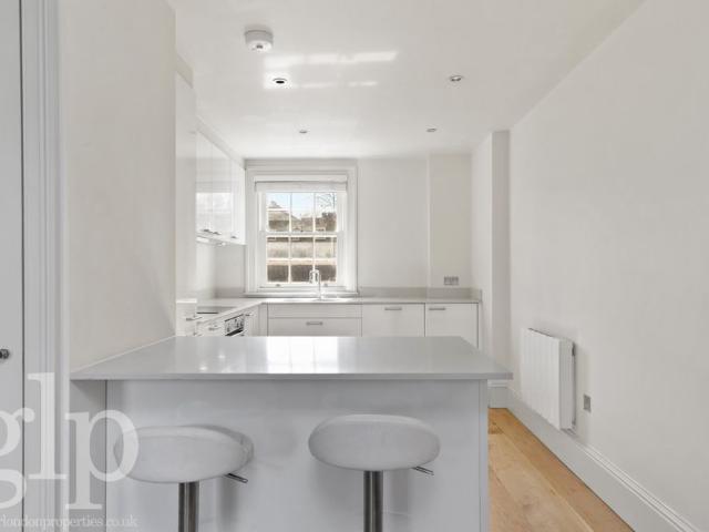2 Bedroom Apartment, Store Street, Bloomsbury, WC1E