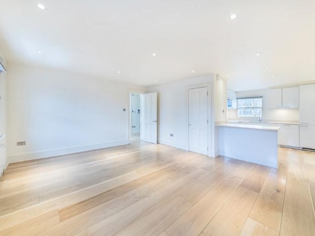 2 Bedroom Apartment, Store Street, Bloomsbury, WC1E