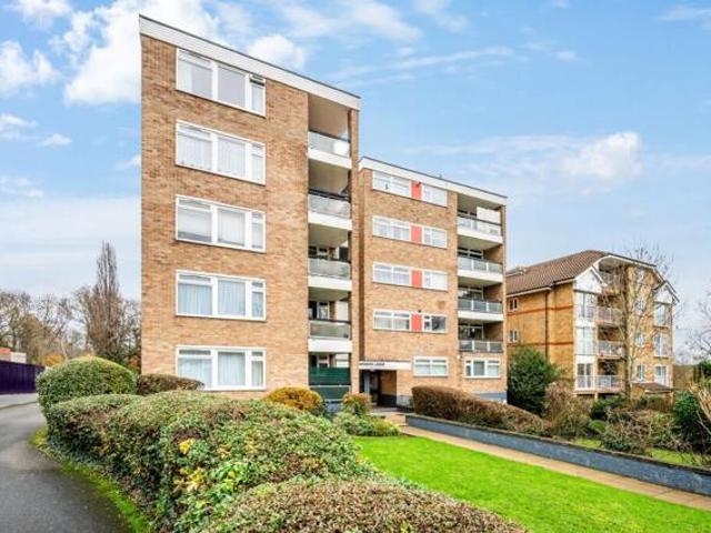 2 Bedroom Apartment Surbiton Greater London LS98545827