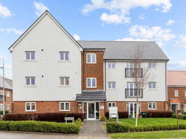 2 Bedroom Apartment Surrey West Sussex 98969147