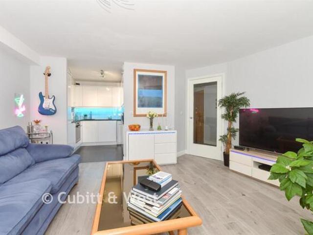 2 Bedroom Apartment Surrey Great London 99951969