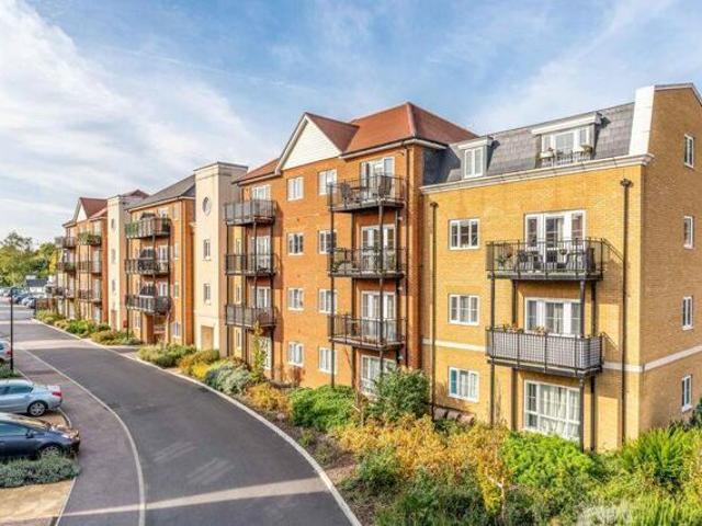 2 Bedroom Apartment Surrey Great London 99130198