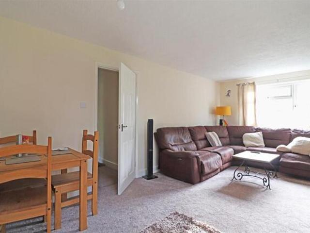 2 Bedroom Apartment Surrey Great London LS99290302