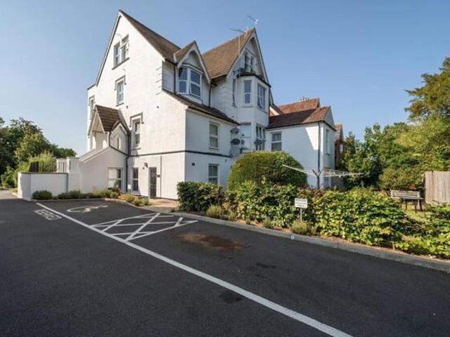 2 Bedroom Apartment Surrey Great London LS99523834