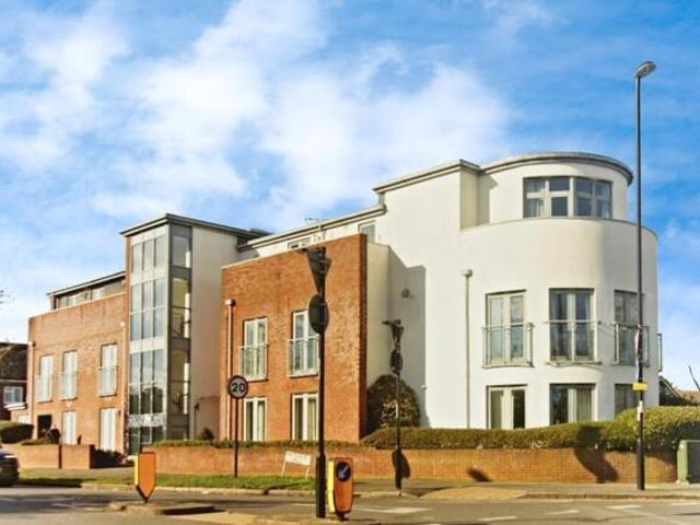 2 Bedroom Apartment Surrey Greater London 101200147