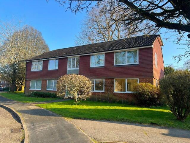 2 Bedroom Apartment Surrey Surrey LS100456330