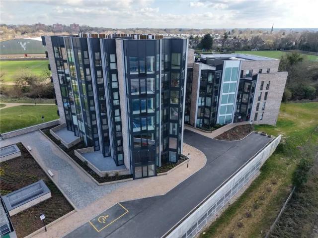 2 Bedroom Apartment Sydenham London LS102596506