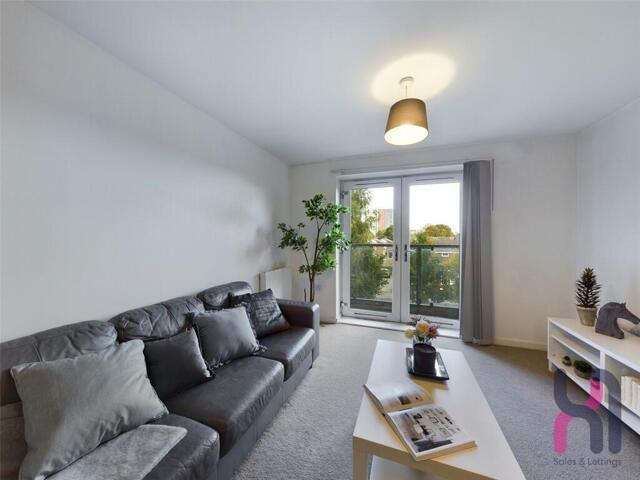 2 Bedroom Apartment Salford Salford LS100579168