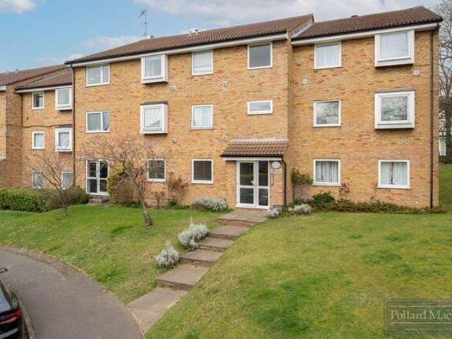 2 Bedroom Apartment Sanderstead Surrey LS101675194