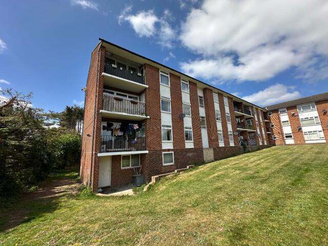 2 Bedroom Apartment Slough Slough 100786479