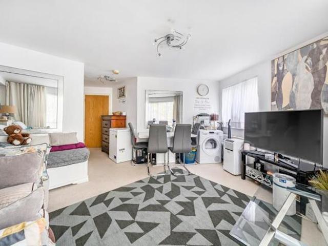 2 Bedroom Apartment Slough Slough LS100987792