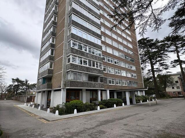 2 Bedroom Apartment Southampton Hampshire 100694553
