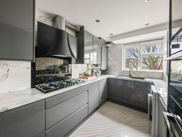 2 Bedroom Apartment Southall Greater London 101278239
