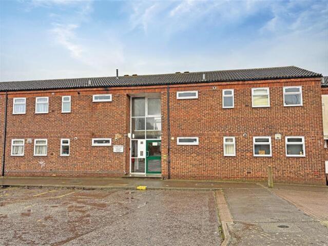 2 Bedroom Apartment Southend On Sea Essex 98477565