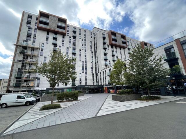 2 Bedroom Apartment Southend On Sea Essex 99204036