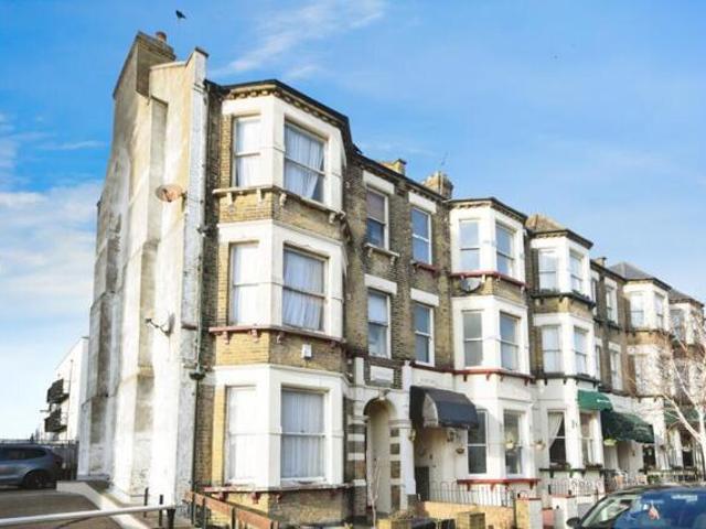 2 Bedroom Apartment Southend Southend on Sea 99277867