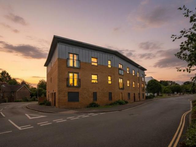 2 Bedroom Apartment Southwater West Sussex 99130163