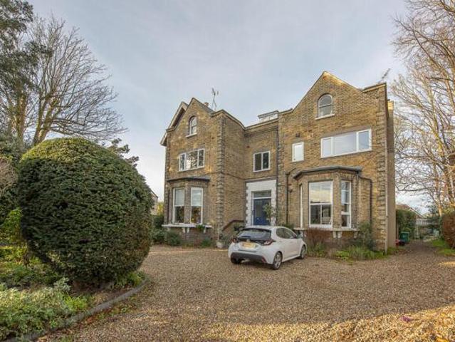 2 Bedroom Apartment Twickenham Greater London LS101677094