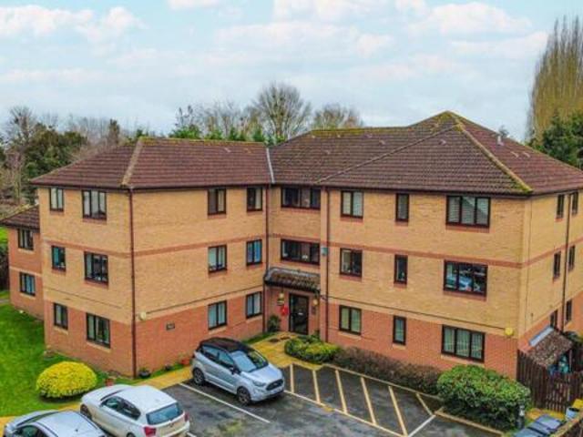 2 Bedroom Apartment Taunton Somerset LS100456552