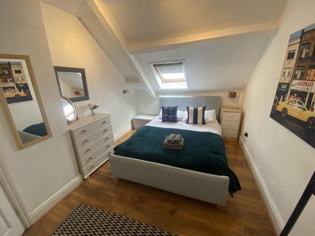 2 Bedroom Apartment Tenby Pembrokeshire LS100953437