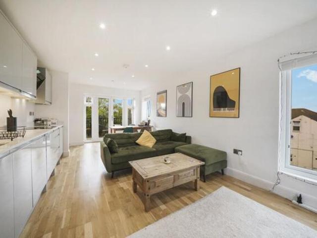 2 Bedroom Apartment Thornton Heath Greater London LS98903241