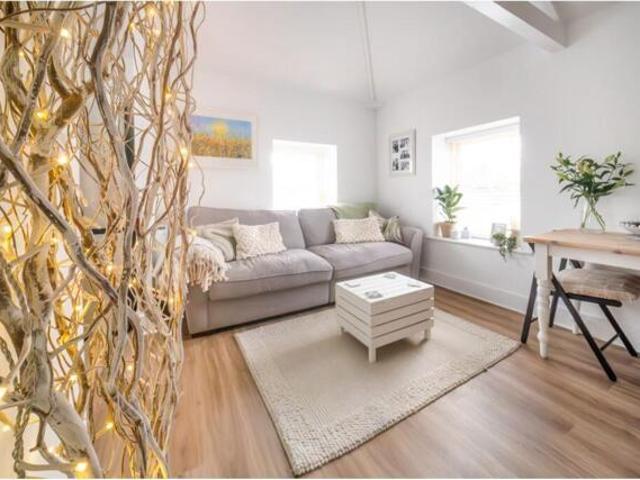 2 Bedroom Apartment Tiverton Devon 100615010