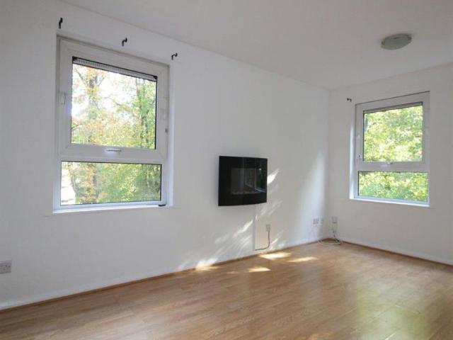 2 Bedroom Apartment Available Arranging tenancy