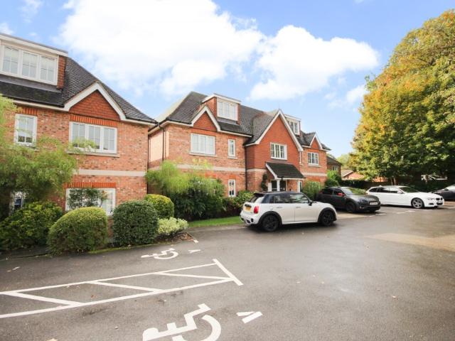 2 bedroom Apartment To Let