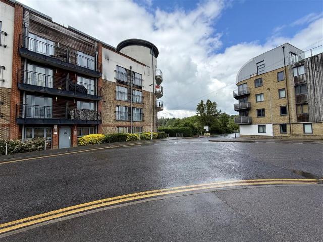 2 Bedroom Apartment To Let