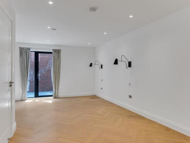 2 Bedroom Apartment To Let