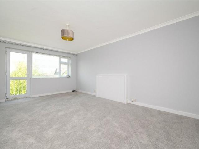 2 Bedroom Apartment to let in Cumberland Court, Carlisle Avenue, St. Albans, AL3