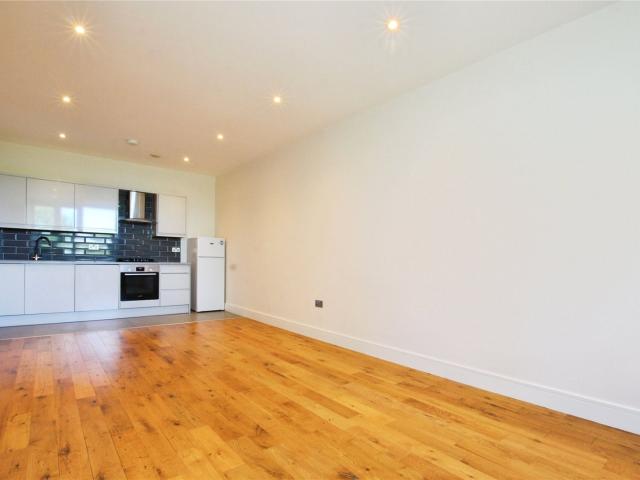 2 bedroom Apartment to let Opladen Way, Bracknell, Berkshire, RG12