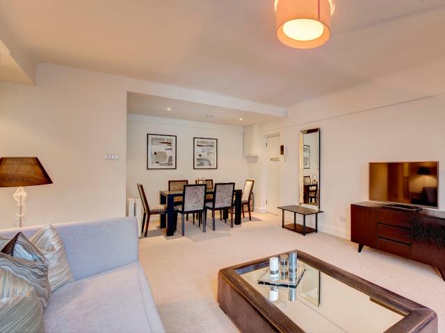 2 bedroom Apartment to let Pelham Court, Fulham Road, Chelsea SW3